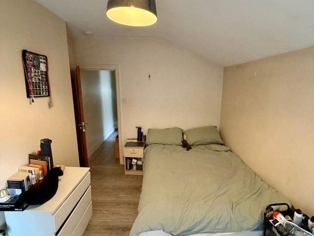 Room at Lime Road, Bristol