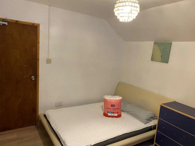 Room at Limes Avenue, Swindon