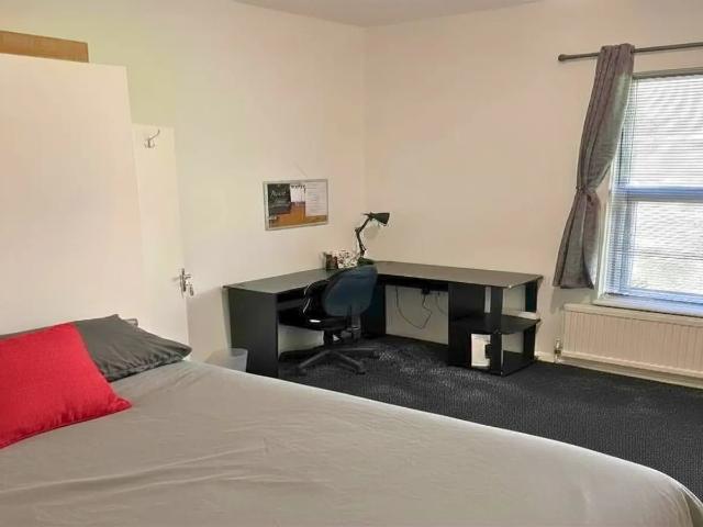 Room at Limpenny Street, Nottingham