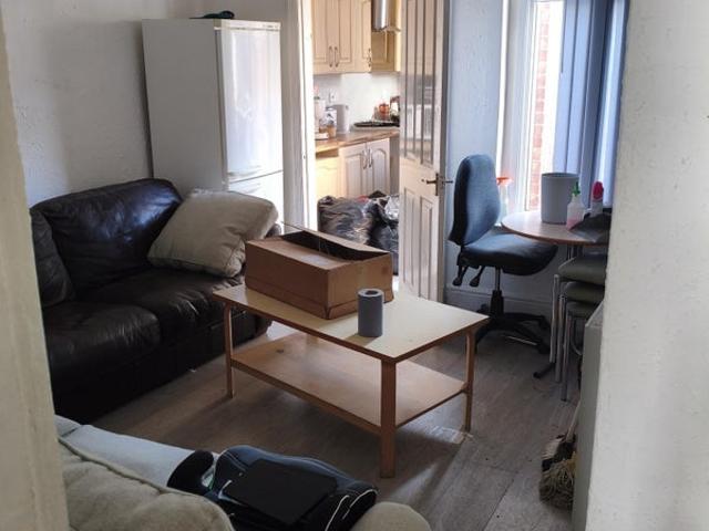 Room at Limpsfield Road, Sheffield