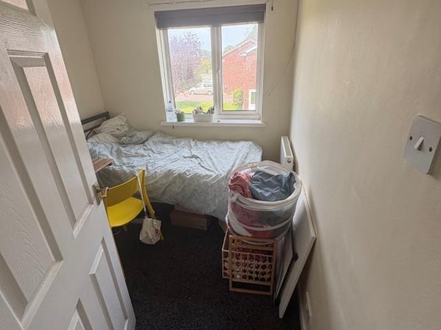 Room at Linnet Close, Bristol