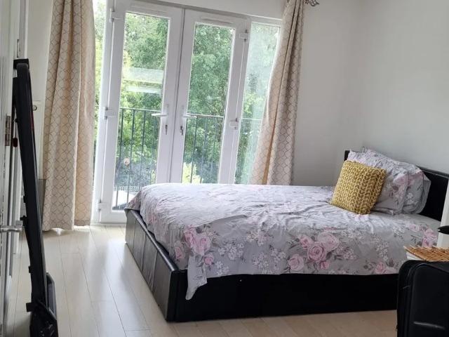 Room at Lincoln Avenue, Greater London