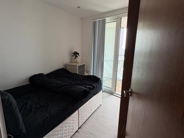 Room at Lincoln Plaza, Greater London
