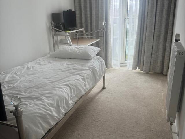 Room at Lincoln Plaza, Greater London