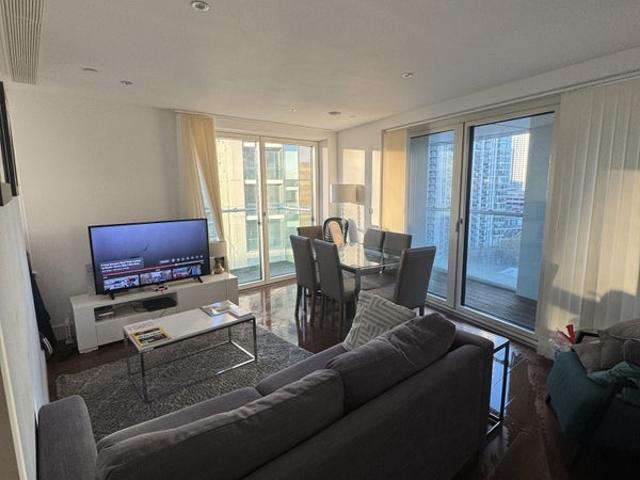 Room at Lincoln Plaza, Greater London