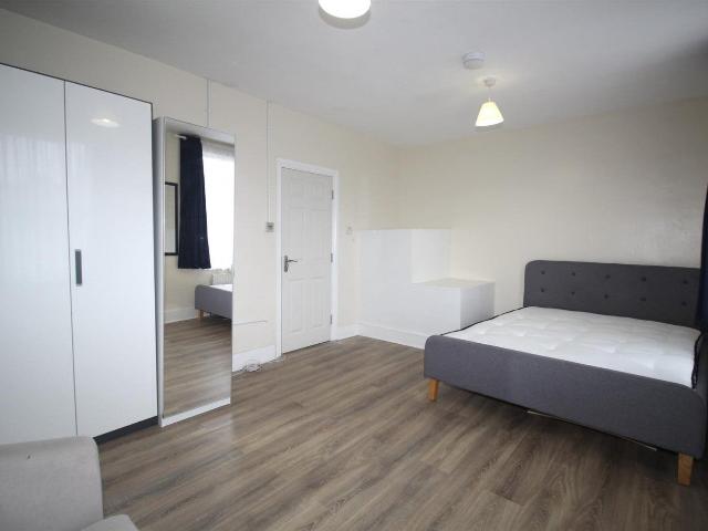 Room at Lincoln Road, Greater London