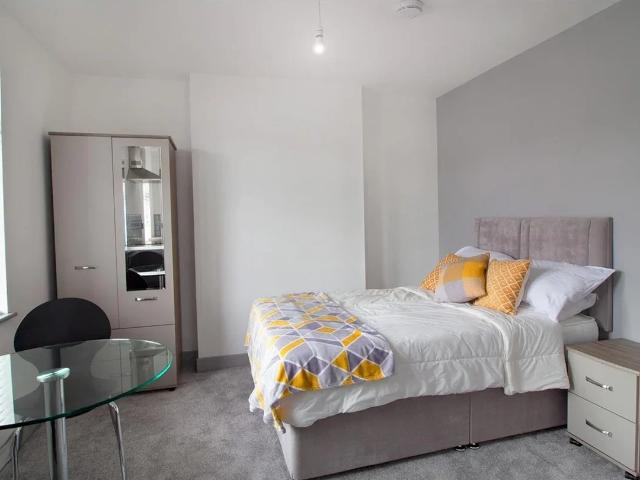 Room at Lincoln Road, Peterborough