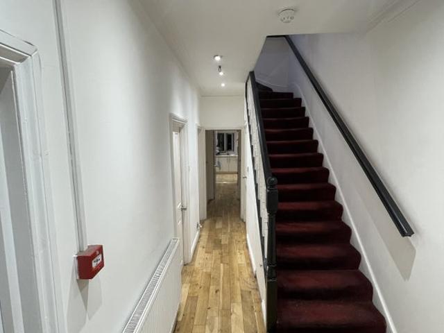 Room at Linden Avenue, Greater London