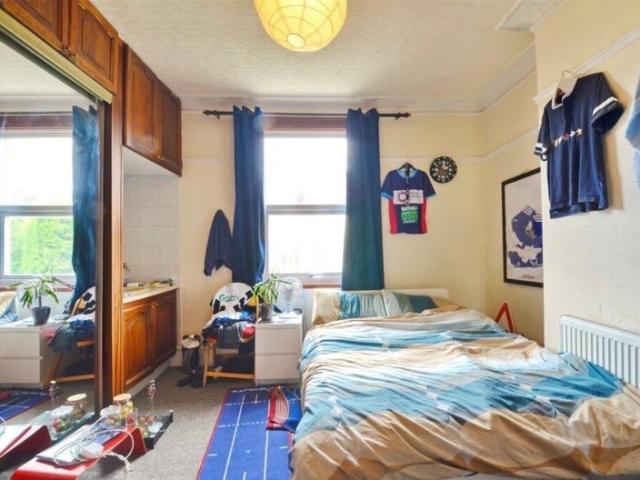 Room at Linden Road, Bristol