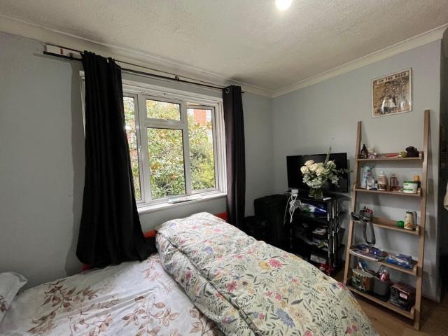Room at Lindley Street, Greater London