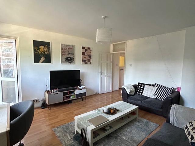 Room at Lindley Street, Greater London