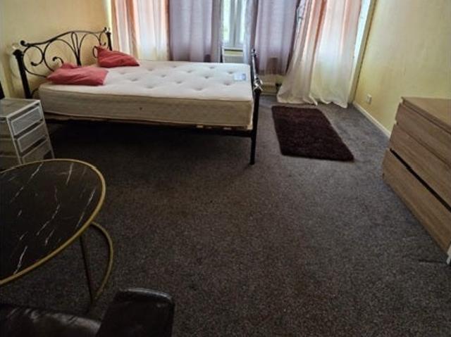 Room at Lindsey Close, Greater London