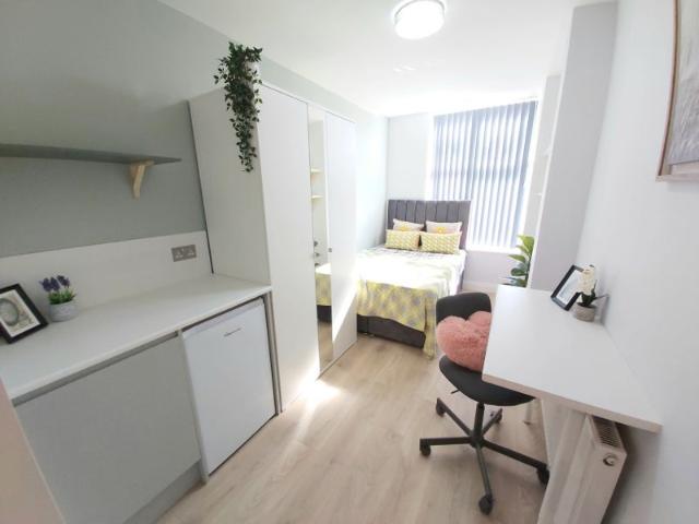 Room at Links Avenue, Greater London
