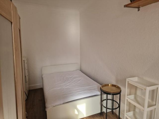 Room at Lisson Grove, City of Westminster