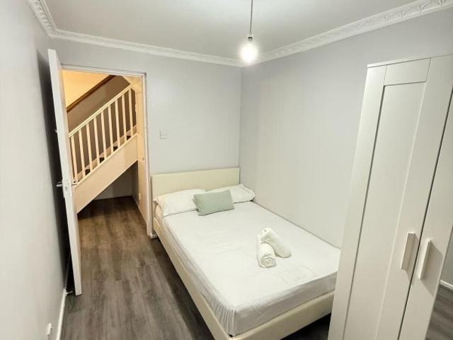 Room at Lipton Road, Greater London