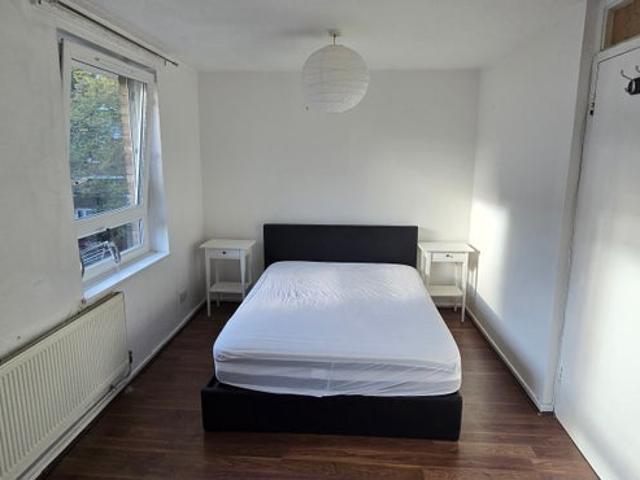 Room at Lipton Road, Greater London