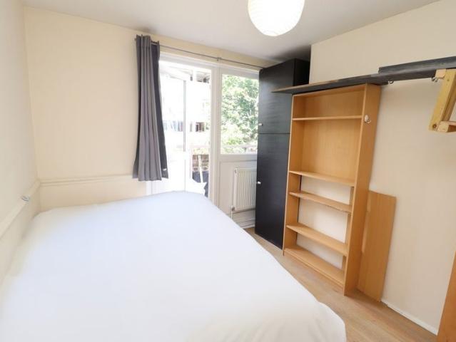 Room at Lipton Road, Greater London