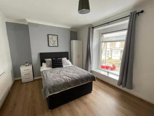 Room at Little Horton Lane, Bradford