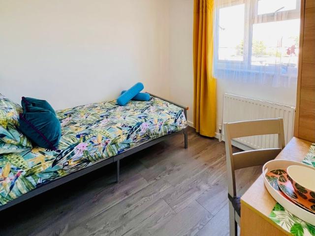 Room at Little Lullaway, Basildon