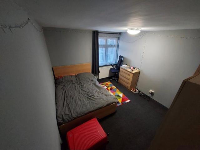 Room at Little Lullaway, Basildon