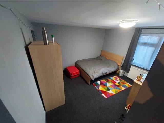Room at Little Lullaway, Basildon