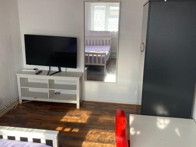 Room at Liverpool Road, Greater London