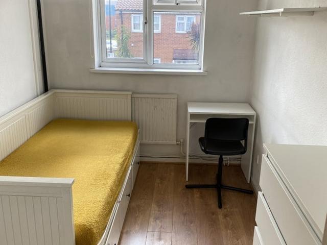 Room at Liverpool Road, Greater London