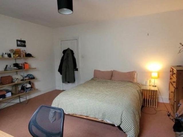 Room at Liverpool Road, Greater London