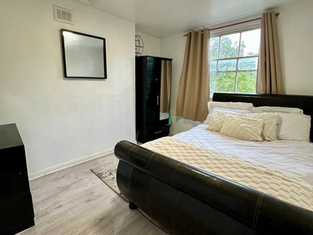 Room at Liverpool Road, Greater London
