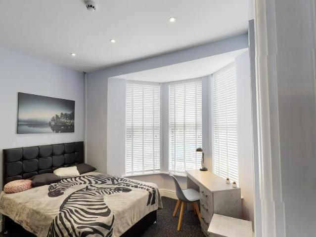 Room at Liverpool Street, Salford