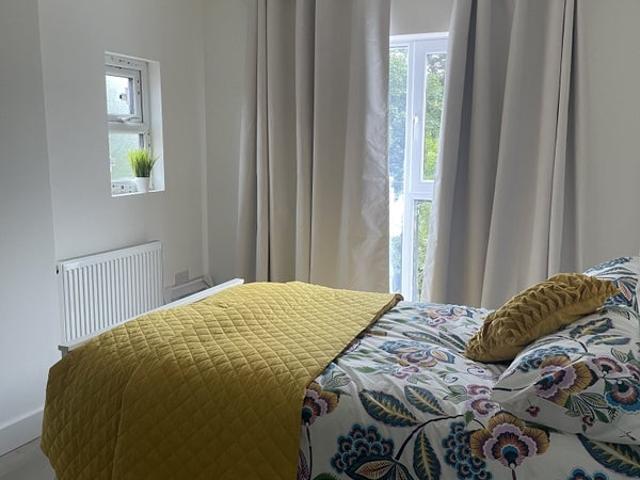 Room at Llanberis Grove, Nottingham
