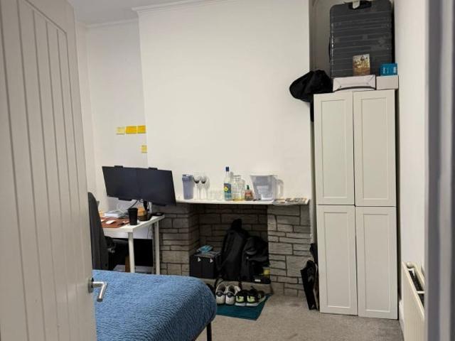 Room at Llanishen Street, Cardiff