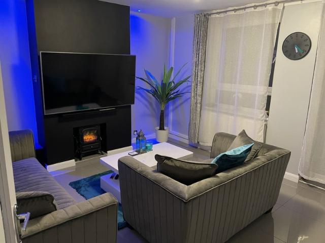 Room at Lodore Street, Greater London