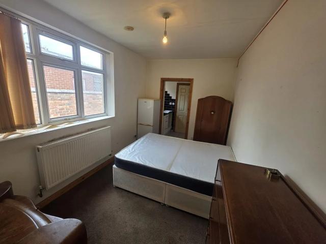 Room at Lodge Road, Sandwell