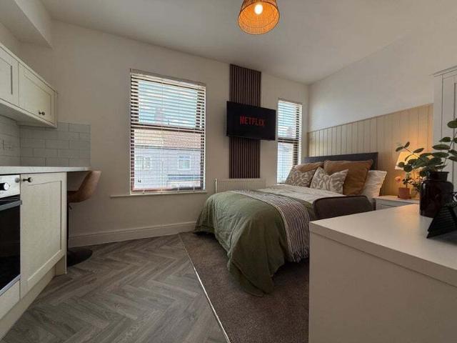 Room at Lodge Road, Rugby