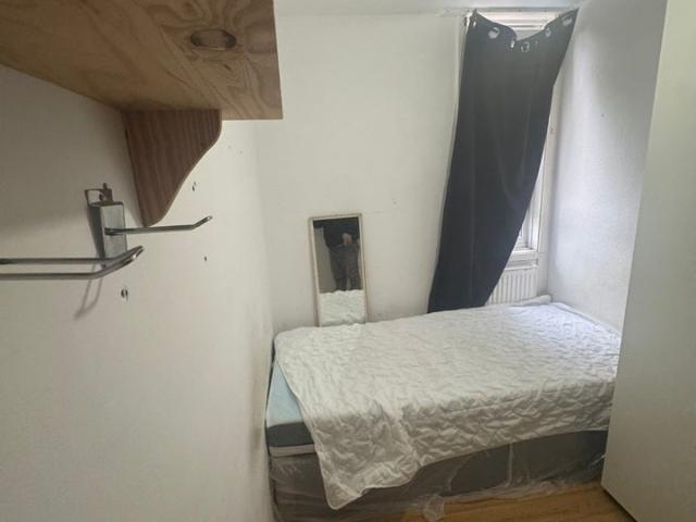Room at Lollard Street, Greater London