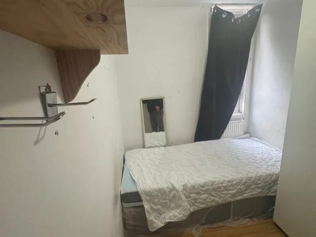 Room at Lollard Street, Greater London