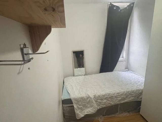 Room at Lollard Street, Greater London