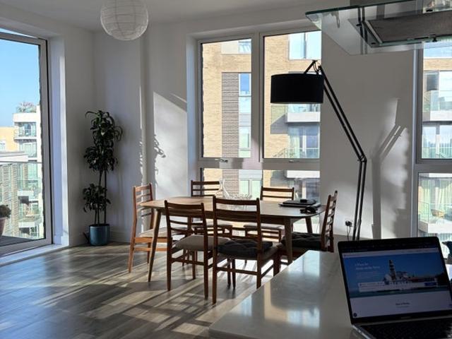 Room at Lombard Road, Greater London