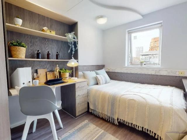 Room at London Road, Manchester