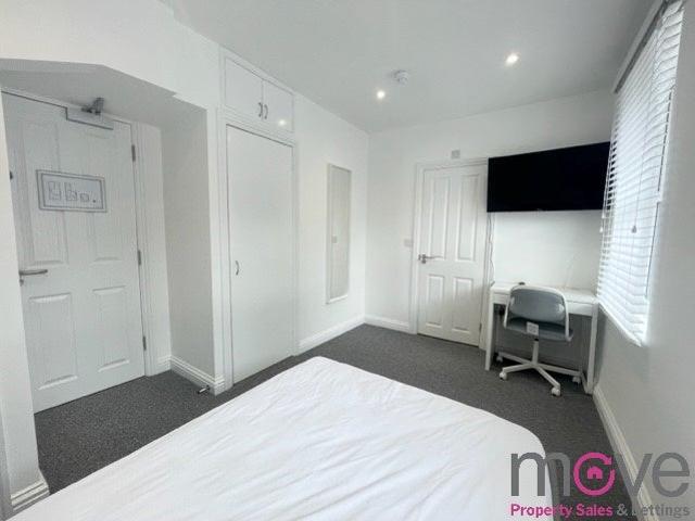 Room at London Road, Gloucester