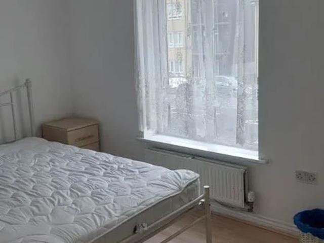 Room at London Road, Grays