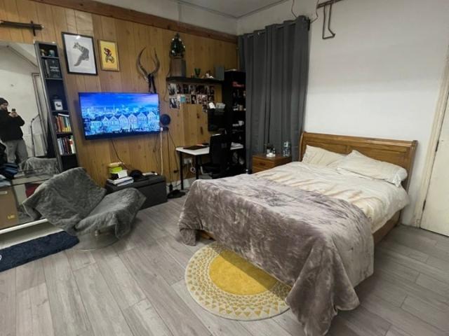 Room at London Road, Greater London