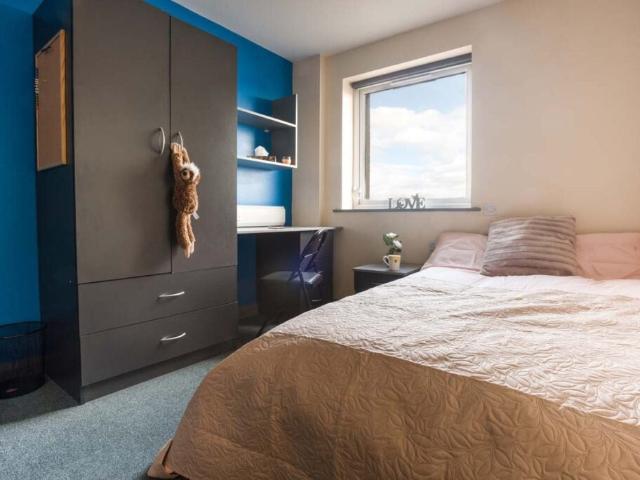 Room at London Road, Stoke on Trent