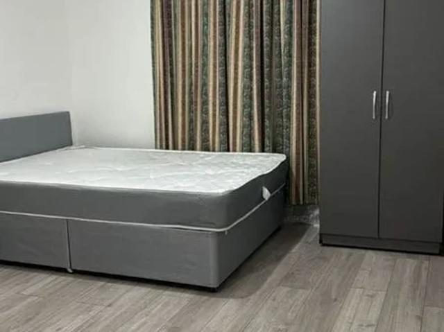 Room at London Road, Wickford