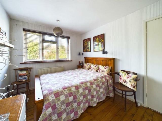 Room at Longue Drive, Gedling