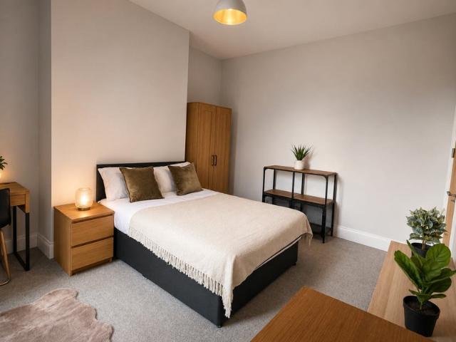 Room at Long Causeway, Wakefield