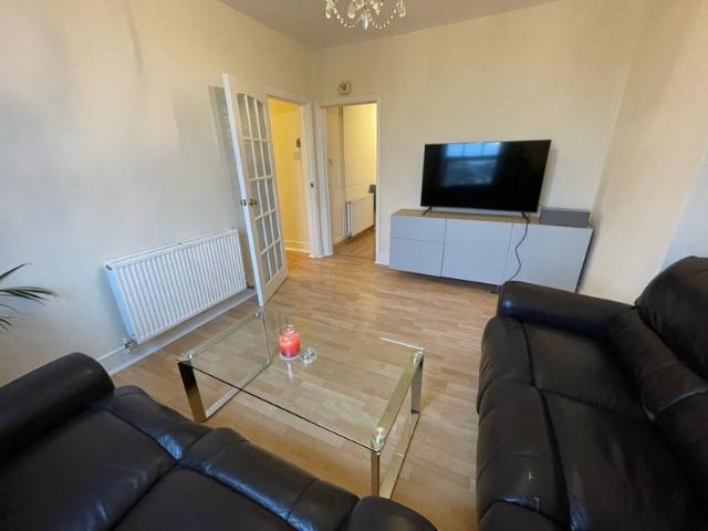 Room at Long Lane, Greater London