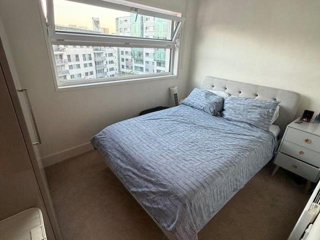 Room at Long Lane, Greater London