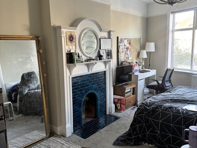 Room at Long Lane, Greater London